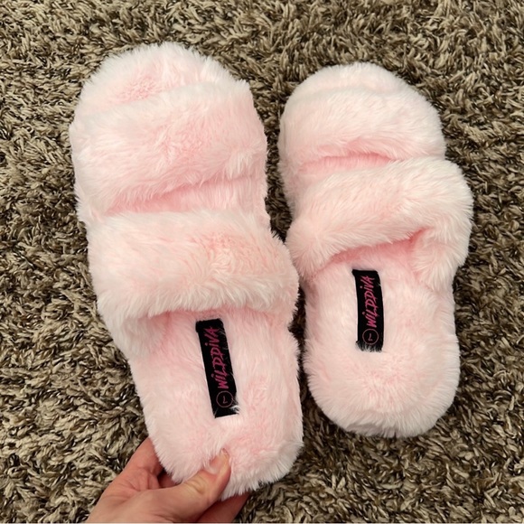 Wild Diva | Shoes | Baby Pink Faux Fur Double Band Slides | Poshmark